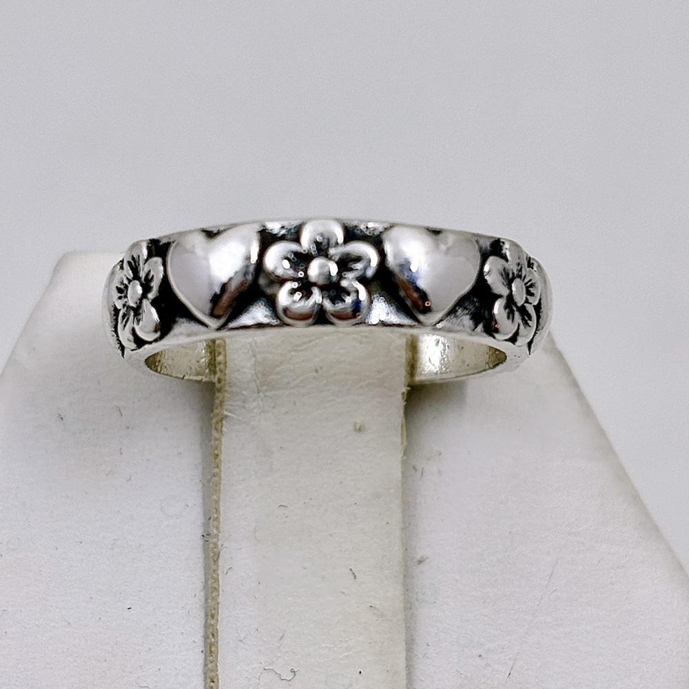James Avery Sterling Hearts And Flowers Ring - Size 5… - Gem